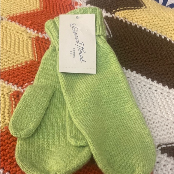 Universal Thread | Accessories | Universal Thread Green Mittens | Poshmark